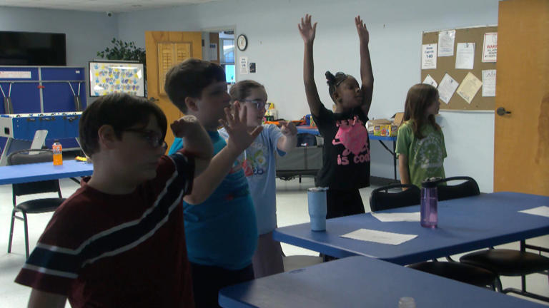 Summer camp teaches kids American Sign Language