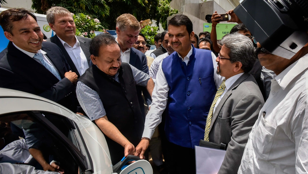 Fadnavis orders fast-track EV charging to meet 2029 e-bus goal