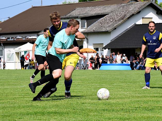 VfR Wenings schlägt Wallernhausen 6:1 und steigt in die Relegation auf