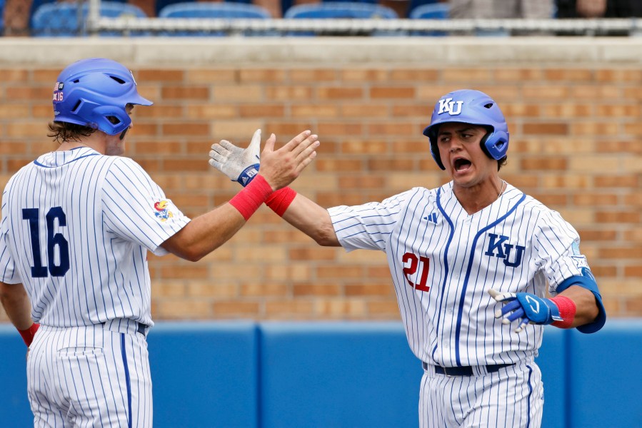 Kansas baseball set to play Oklahoma in super regionals