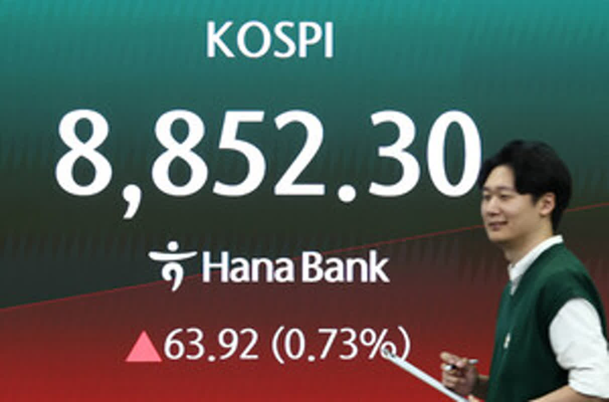 코스피 8900선 찍고 주르르… 삼성전자 강세