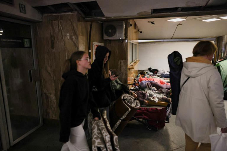 Ukraine's Kyiv under heavy Russian attack, apartment building on fire ...