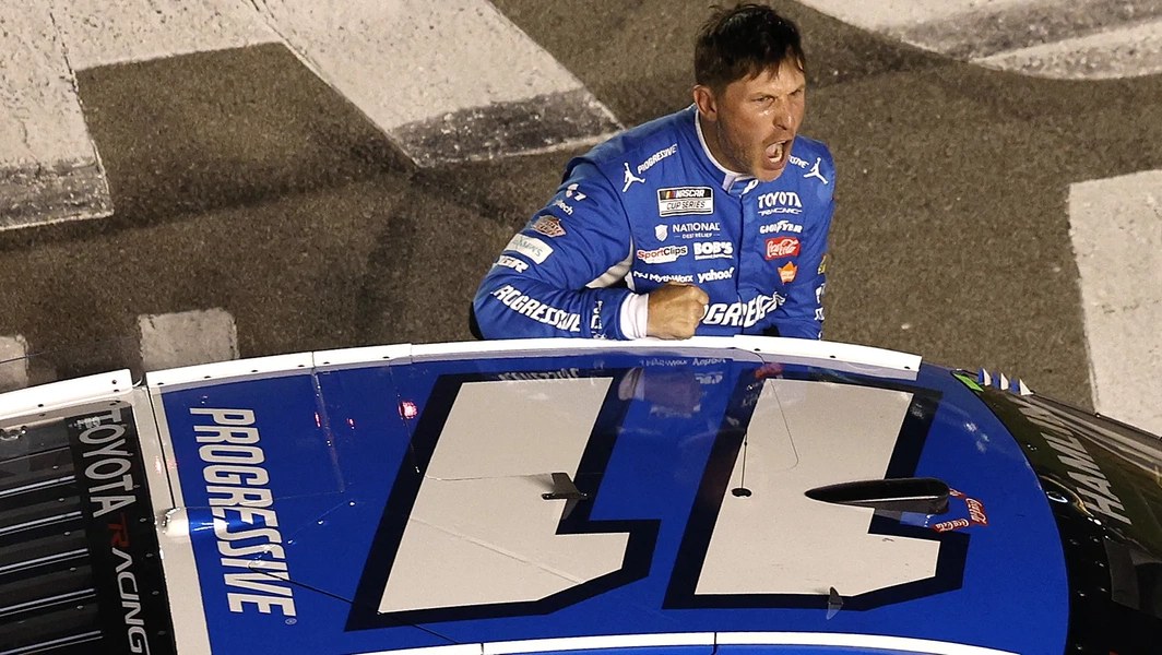 Hamlin’s last-lap move seals JGR 1-2-3 sweep in Nashville