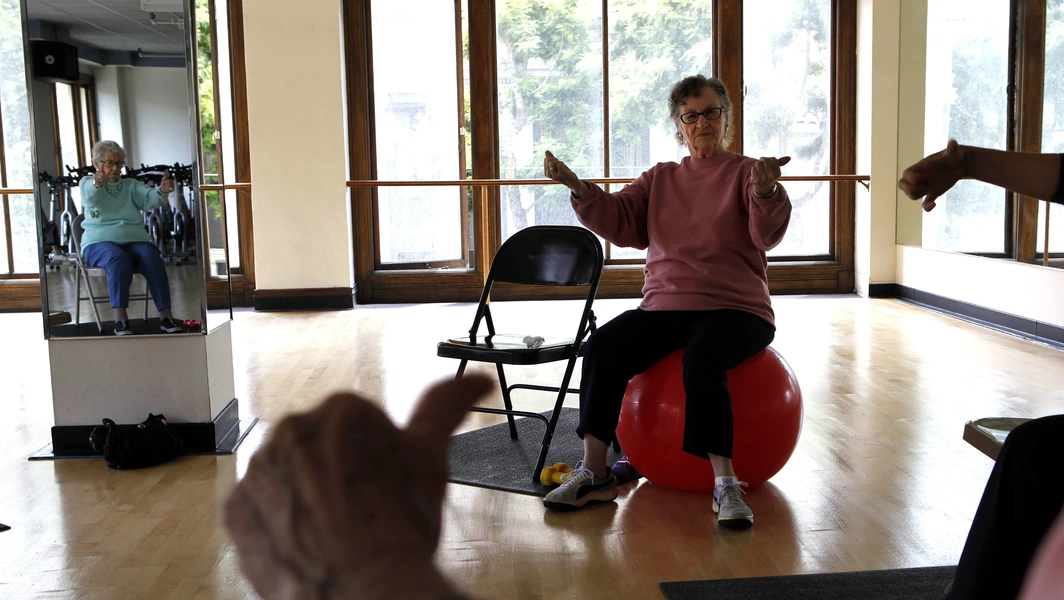 Morning knee strength exercises for adults over 60