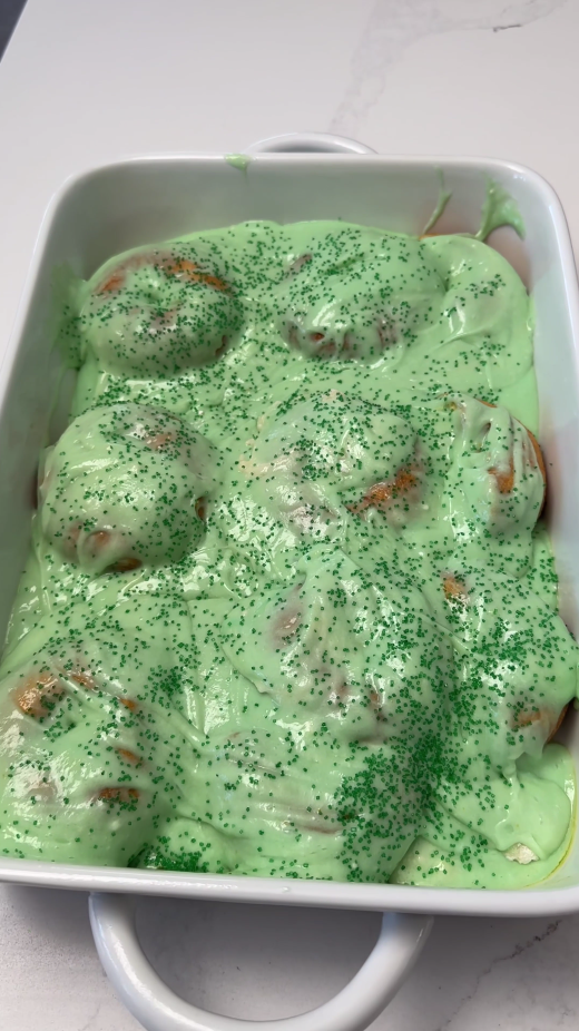 How to make the famous green donut cake at home