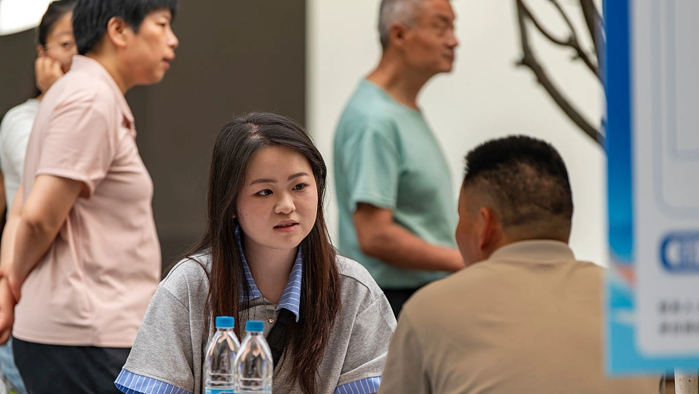 SCAD's largest graduating class enters evolving job market