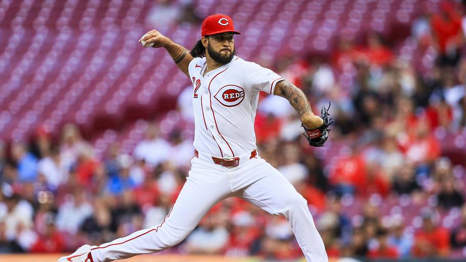 Reds get crushed in Edwin Arroyo's MLB debut, drop game 1 to Royals