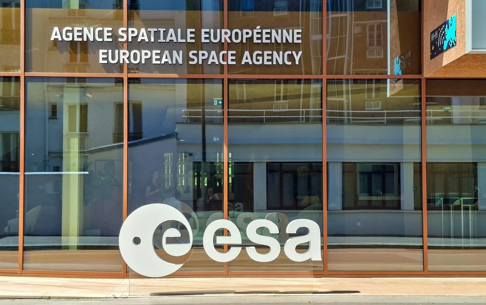 ESA tracks weakening reversal of Earth's molten core flow