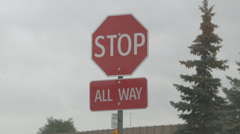 New 4-way stop removed after causing traffic nightmare in Maple Crest ...