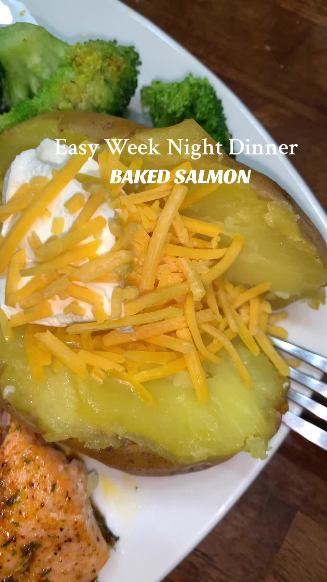 Simple salmon dinner ideas with broccoli and baked potato