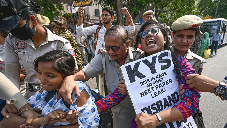 Parliamentary panel backs PM on NEET re-test amid row