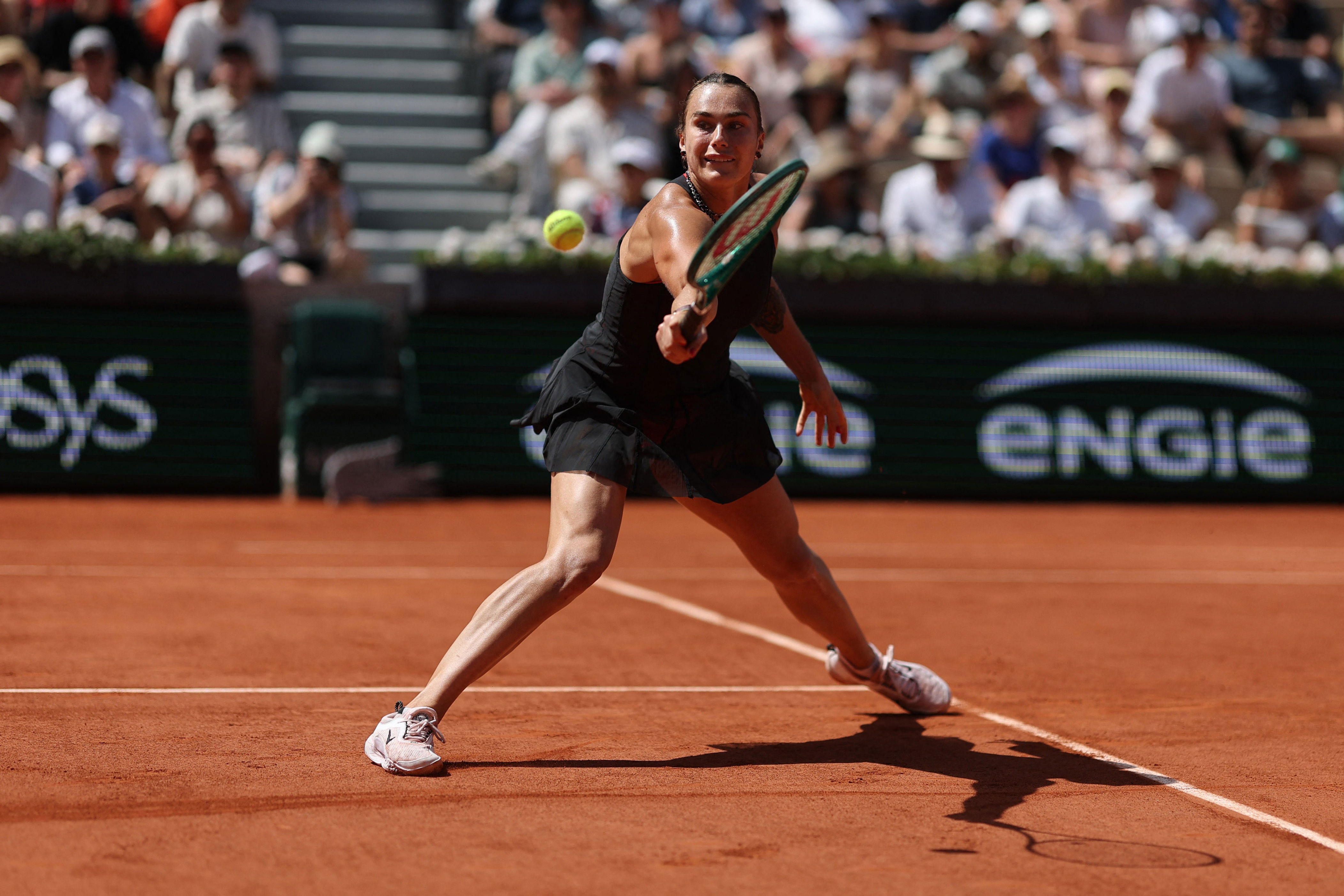 Osaka battles Sabalenka in late-night French Open blockbuster