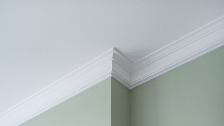 10 impressive faux crown molding ideas to transform your kitchen