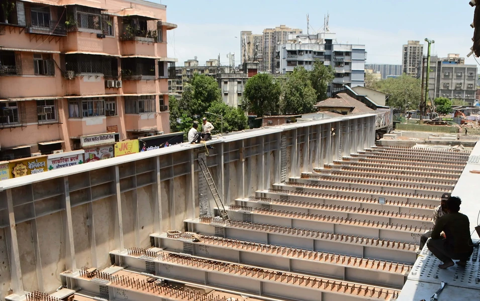 MMRDA to build 7 FOBs for Metro Line 9 access
