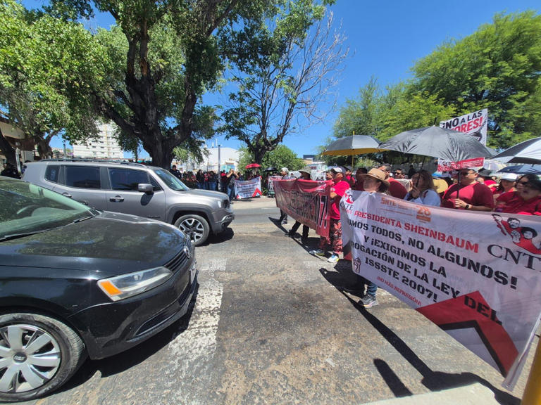 Fracasan negociaciones con maestros en Nogales; bloquean garita Dennis ...