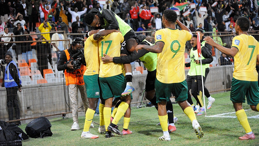 South Africa leave for World Cup without key staff after visa delay