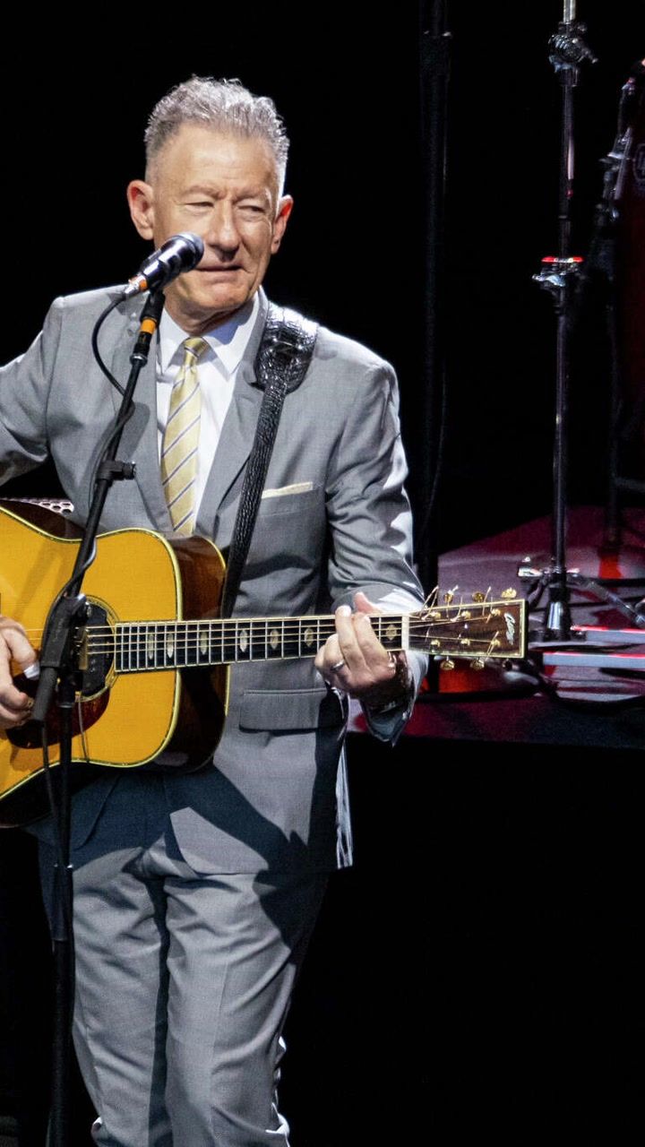 Lyle Lovett returns to Jones Hall