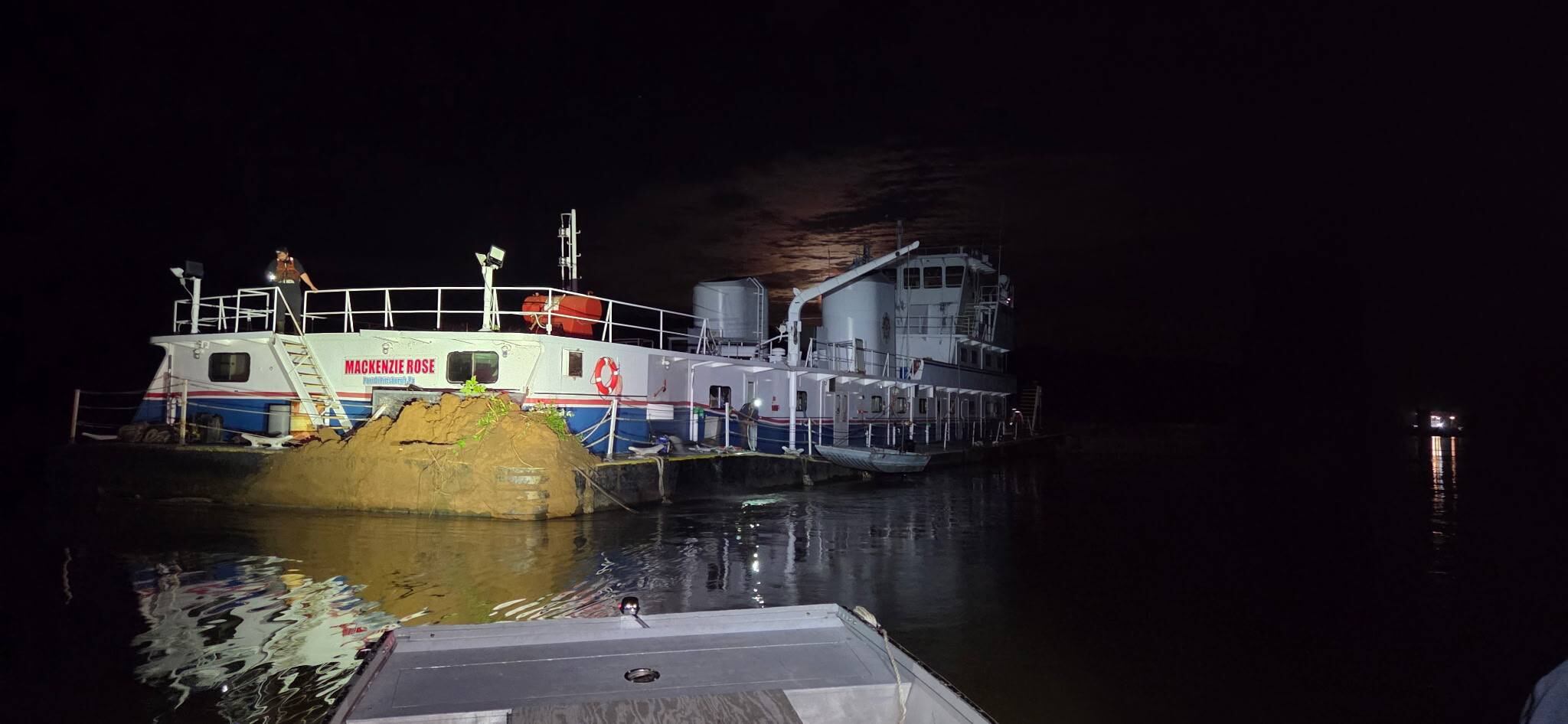 Towboat loses power on Ohio River while pushing 15 coal barges