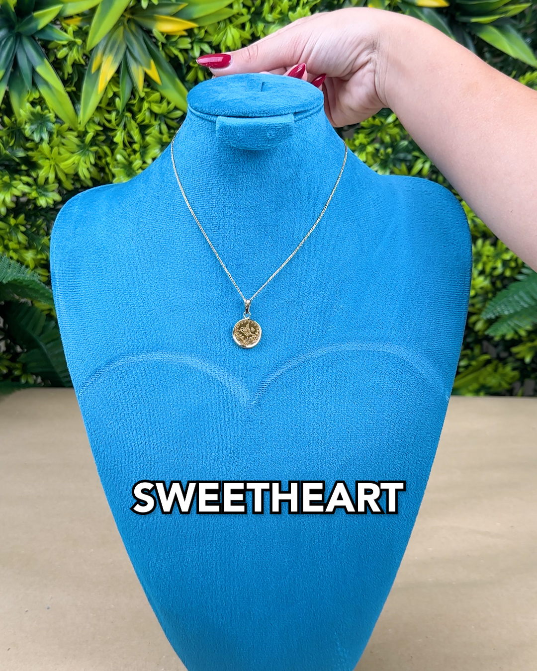Stijlgids: sieraden die passen bij de snit van je outfit💎