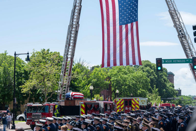 Dispatcher who took Boston firefighter’s mayday call mourns friend at ...