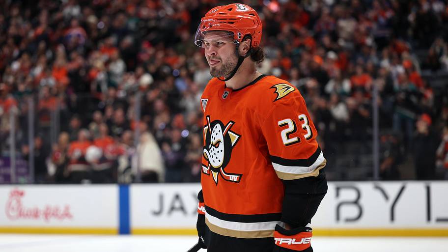Senators reportedly interested in Ducks’ young centreman