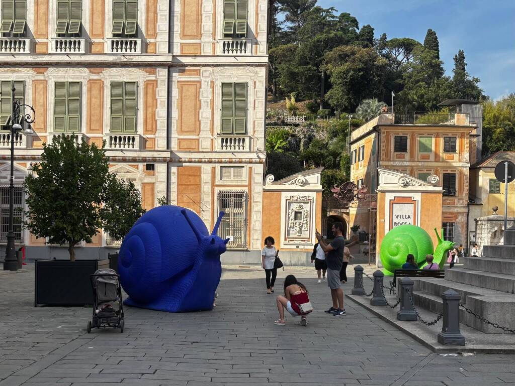 Chiavari: le maxi chiocciole divertono bambini e adulti