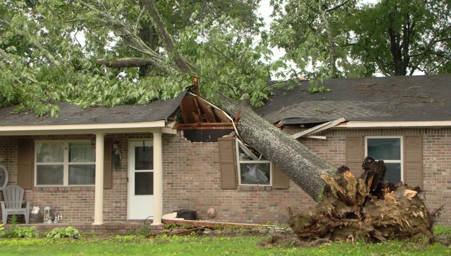 Power outages, damage reported across Tennessee Valley