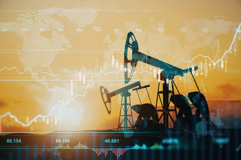 S&P 500 halts gains as oil jumps 8% on Iran ceasefire standoff: Stock ...