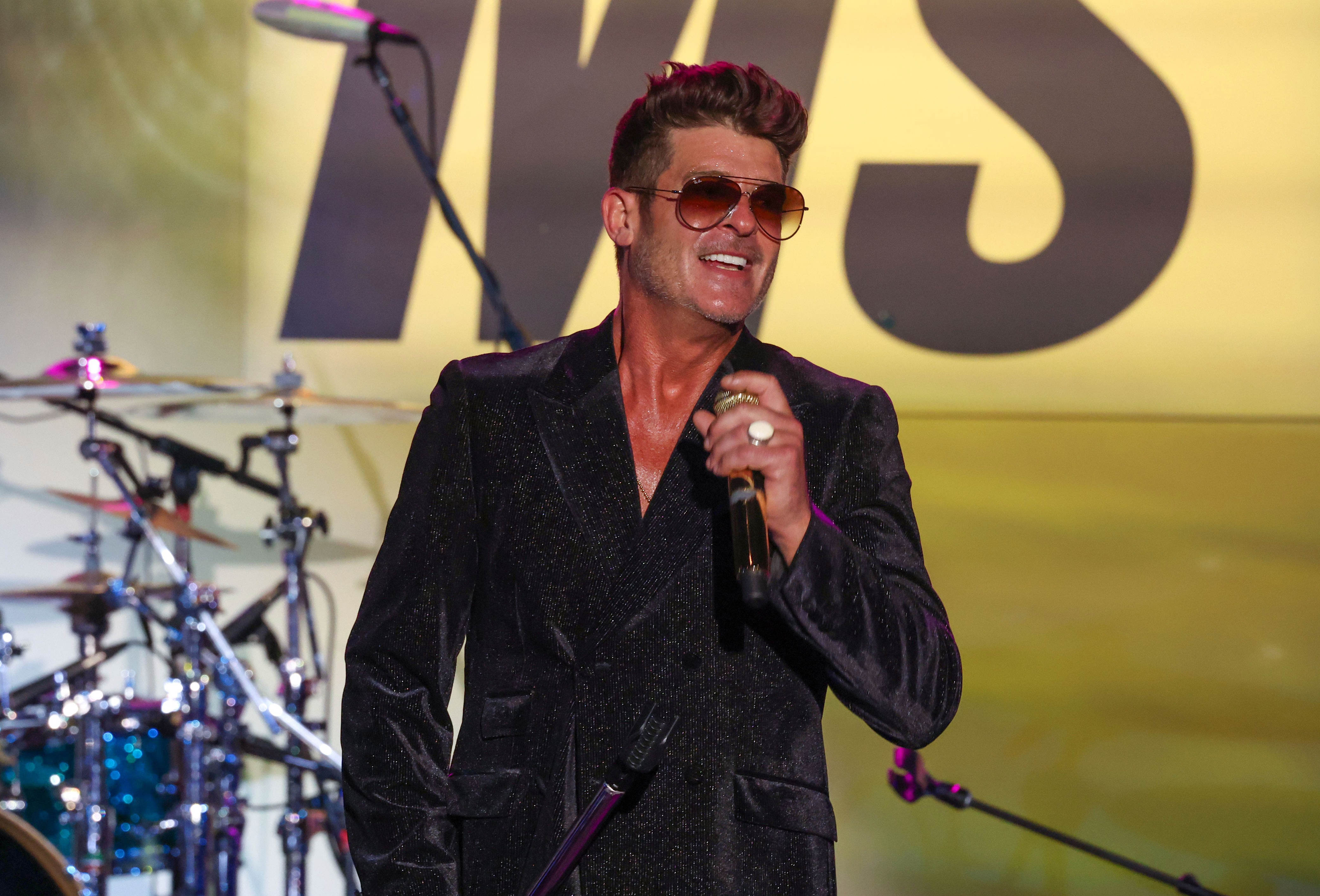 Robin Thicke headlines at RivCo hot air balloon festival