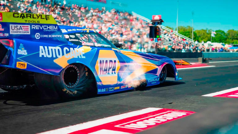Huge crowd sees historic NHRA racing at Southern Maryland track