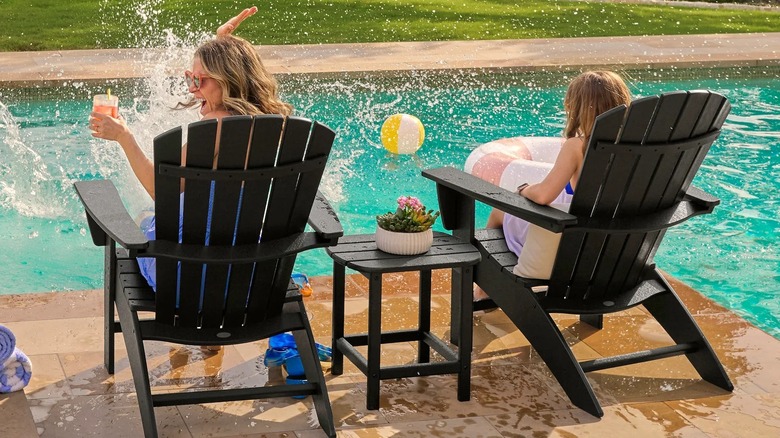 The outdoor patio set from Costco that has over 5 thousand 5-star reviews