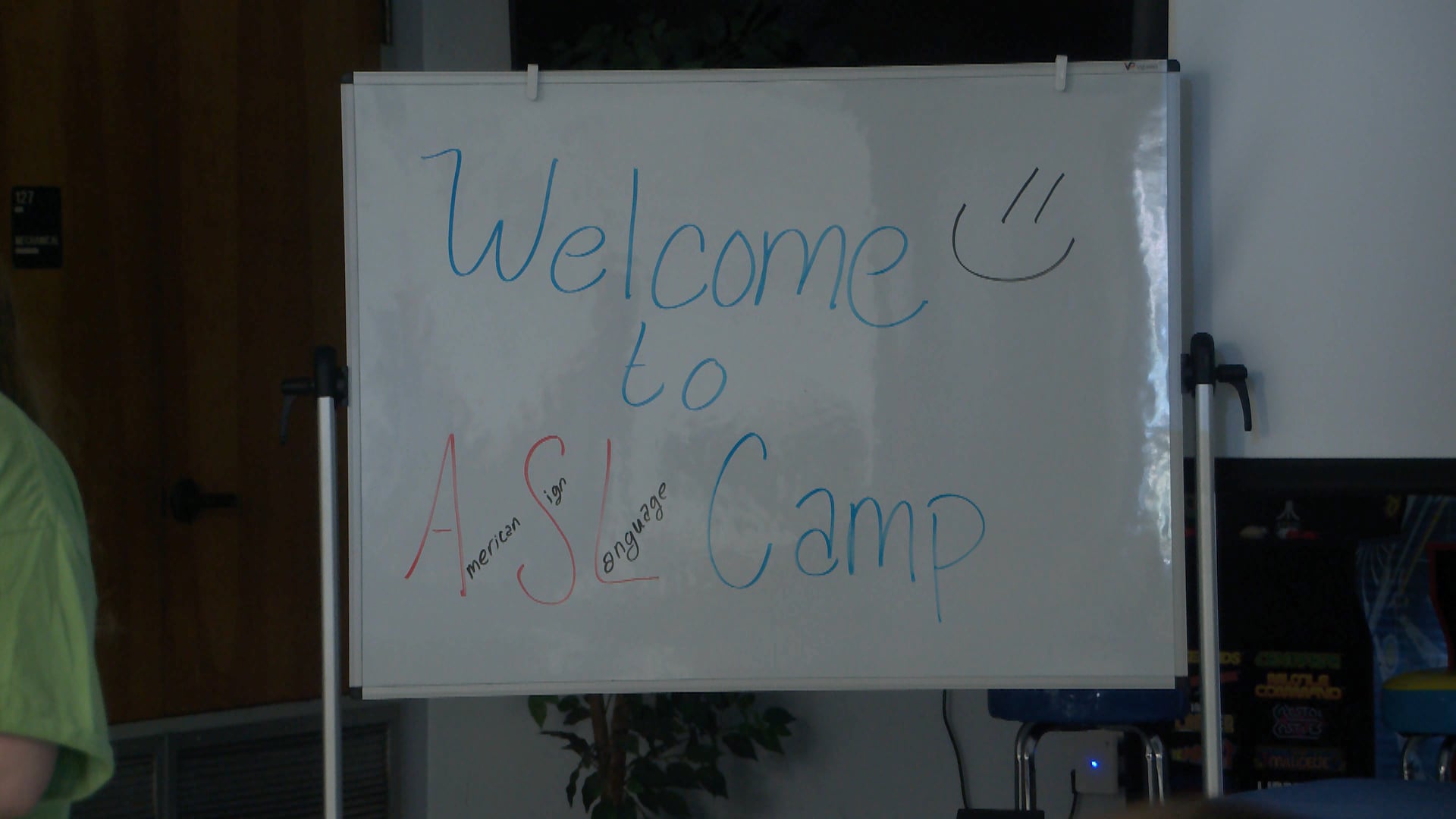 Summer camp teaches kids American Sign Language