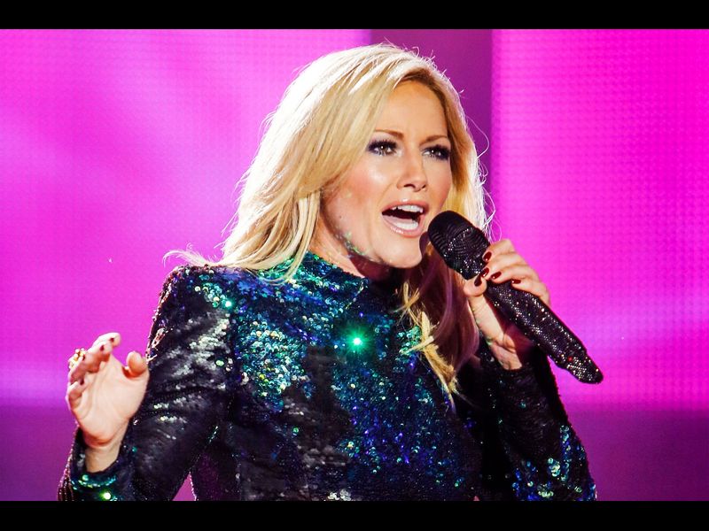 G'riss um Helene-Fischer-Barbie: Fan-Artikel lösen bei bekannter Kaffee ...