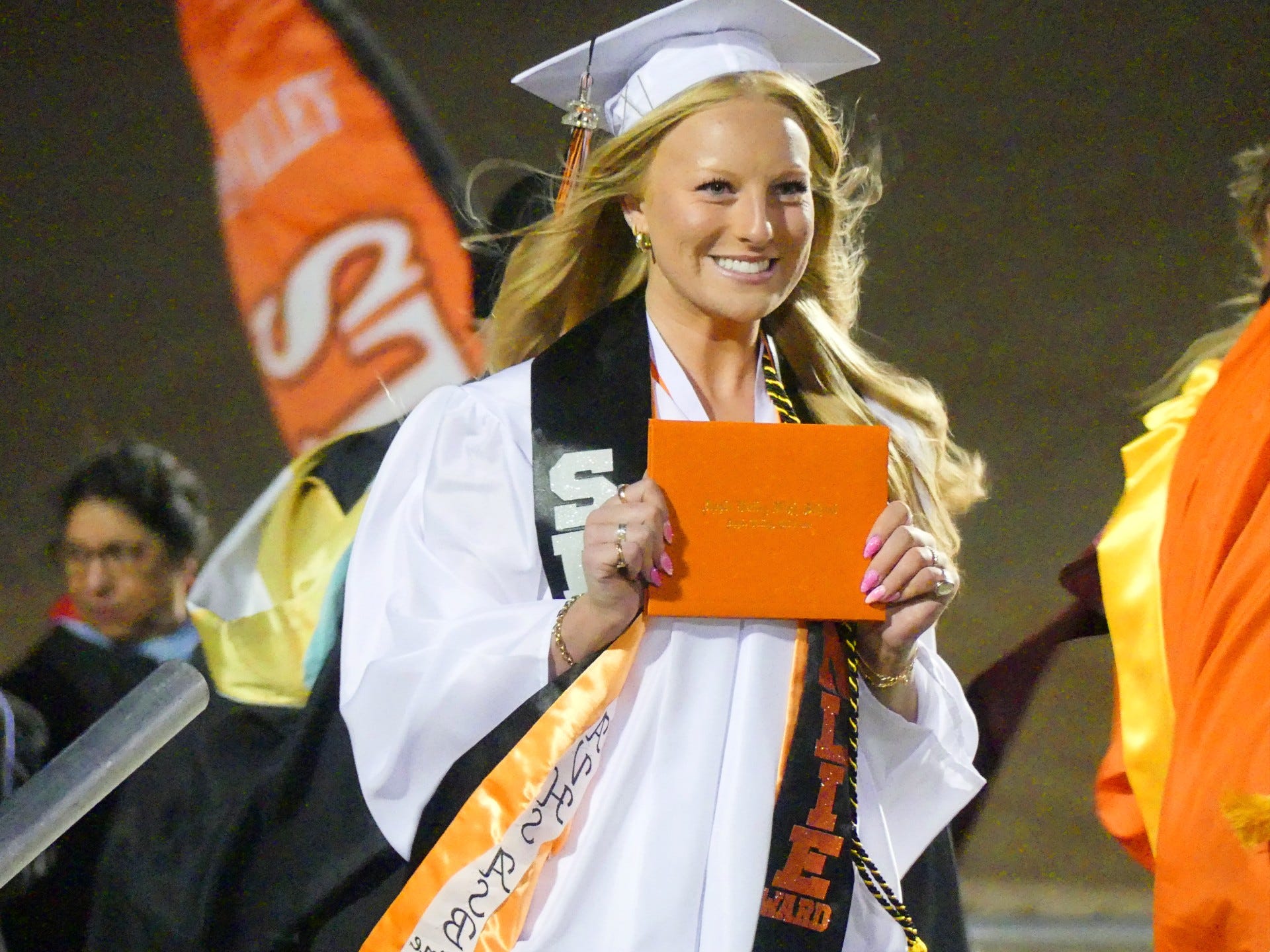 Apple Valley High School celebrates 480 Sun Devil graduates