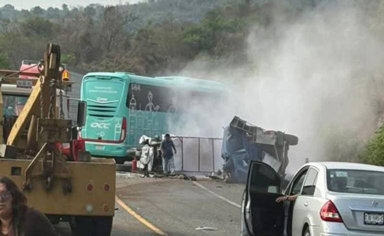 Accidente en carretera Transístmica deja seis muertos; chocan autobús ...