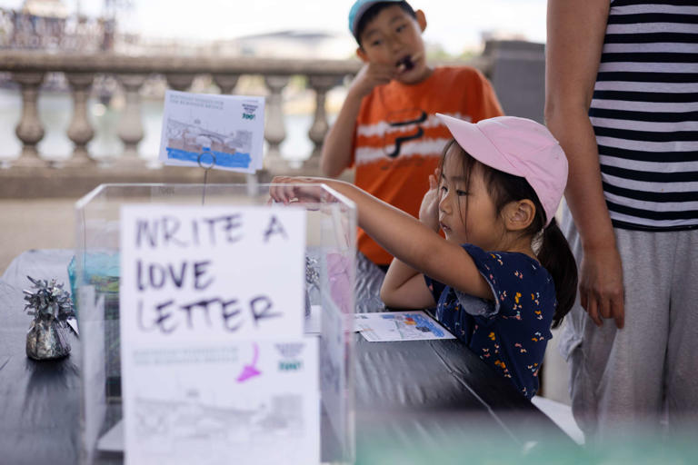 Burnside Bridge celebrates 100 years with picnic, music – and love letters