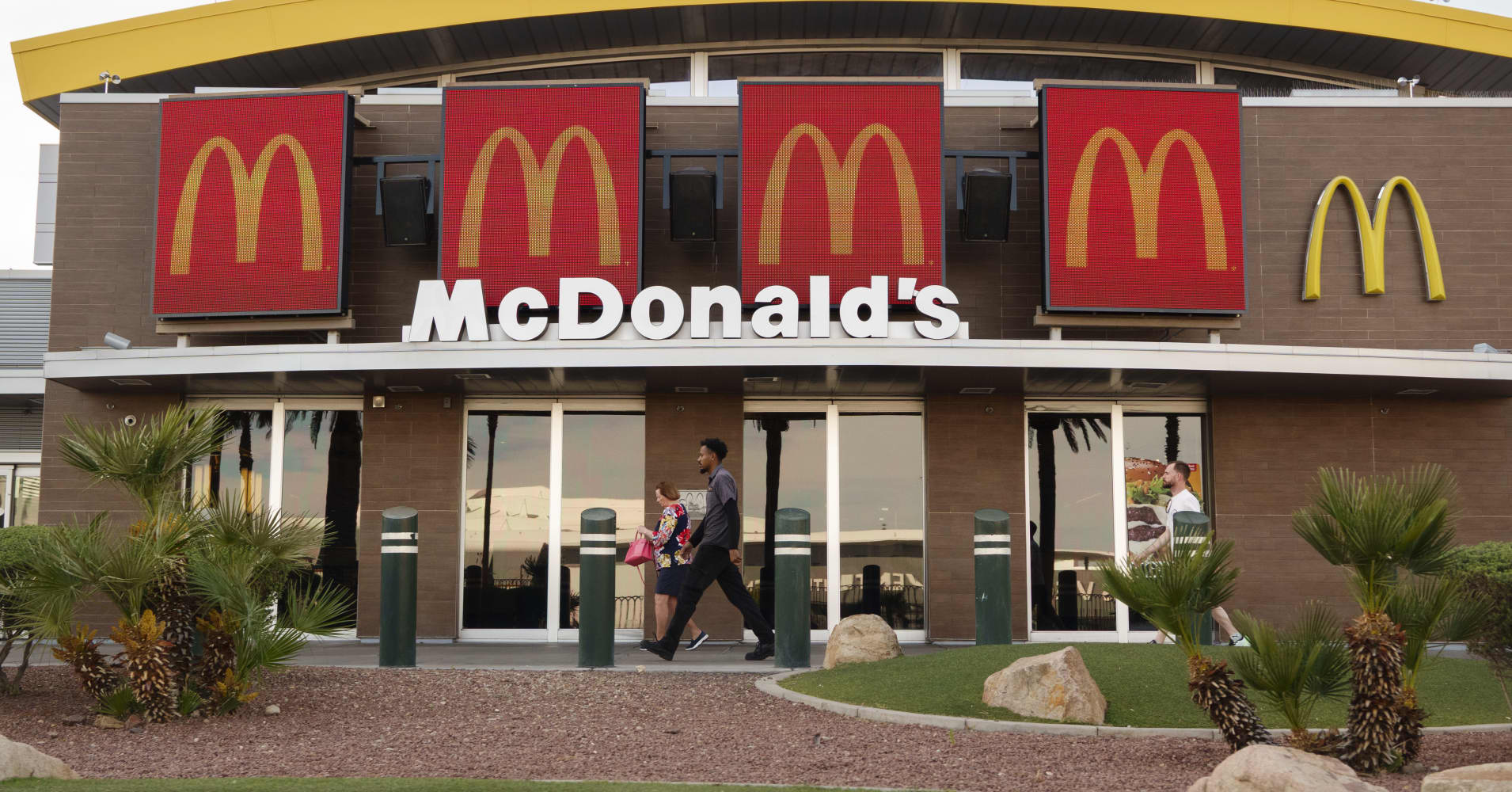 McDonald's unveils new global growth strategy to win over diners as ...