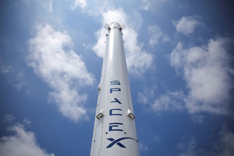 SpaceX sets aside 5% of IPO shares for selected buyers, waives lock-up