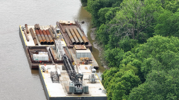 Construction barge carrying equipment arrives for Brent Spence Bridge ...