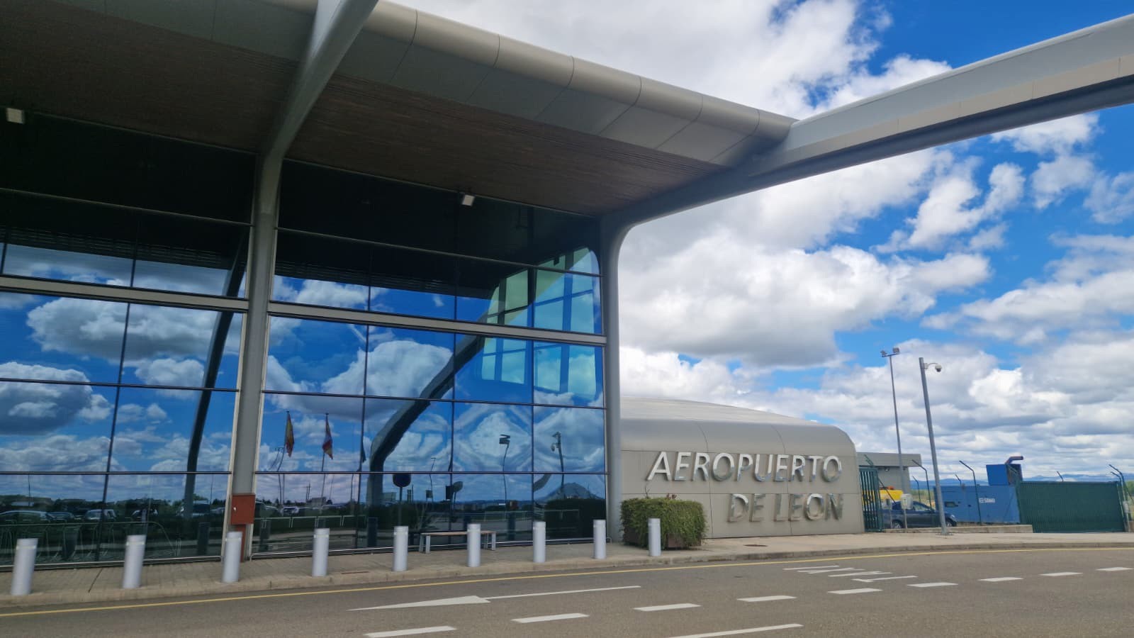 Aena facilita a la Diputación de León los contactos de operadores para ...
