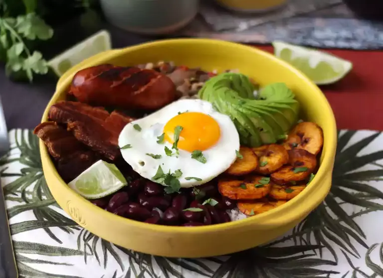 Bandeja paisa, the Colombian dish full of flavors and tradition