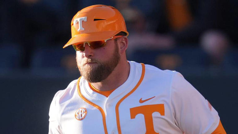 Tennessee baseball loses elite defender to NCAA transfer portal