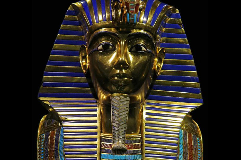 Mystery deepens over King Tutankhamun's 'alien space glass' after ...