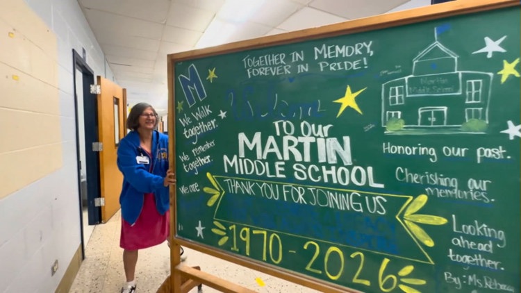 End of an era: Martin Middle School librarian retires as school closes ...