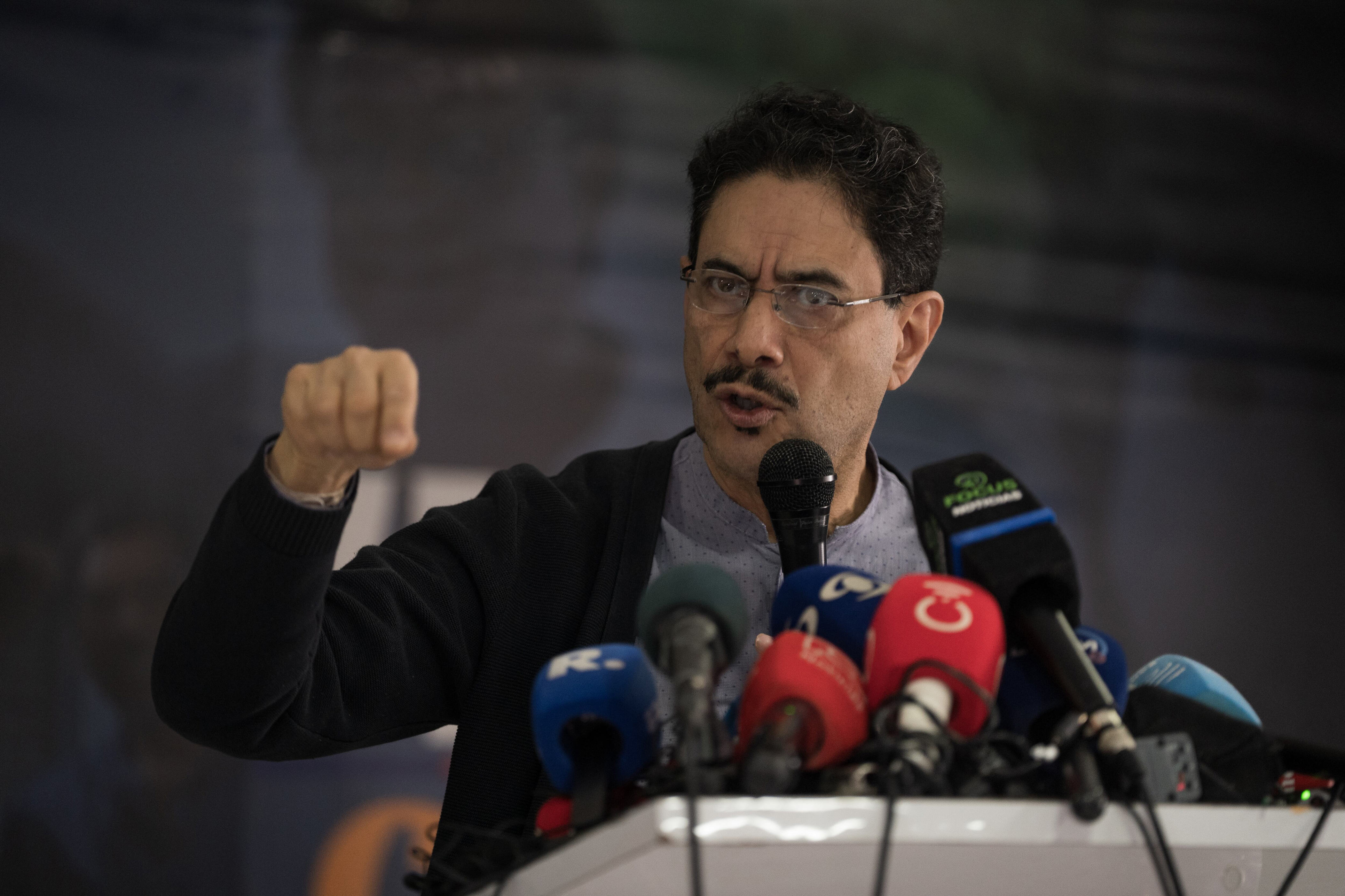Petro entra al choque en la segunda vuelta presidencial de Colombia