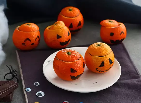 Halloween mandarins with chocolate mousse