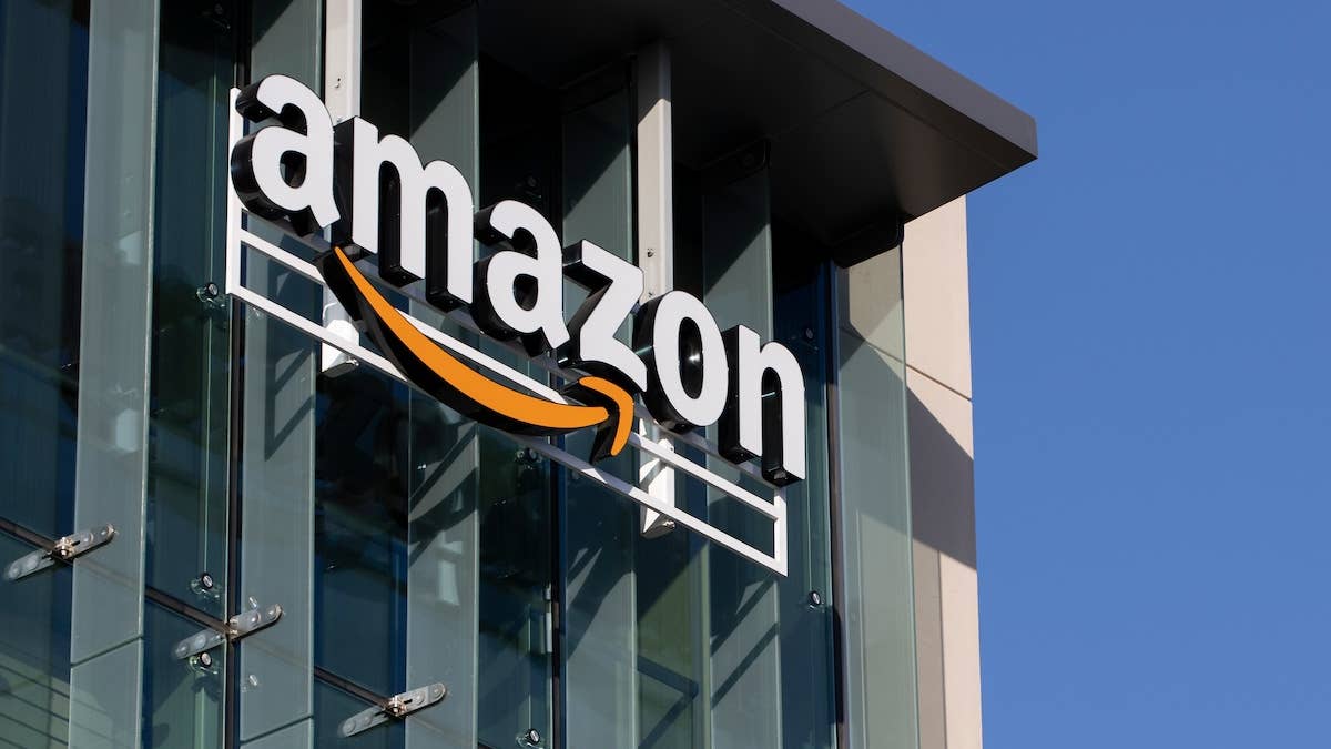 Amazon's artisan-crafted glass hummingbird feeder has 8,000 perfect reviews