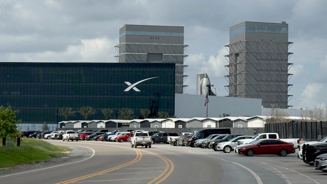 SpaceX secures $6.45B in Space Force contracts in a week