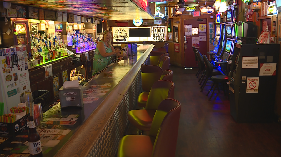 Alton bars see mixed results from early closing time
