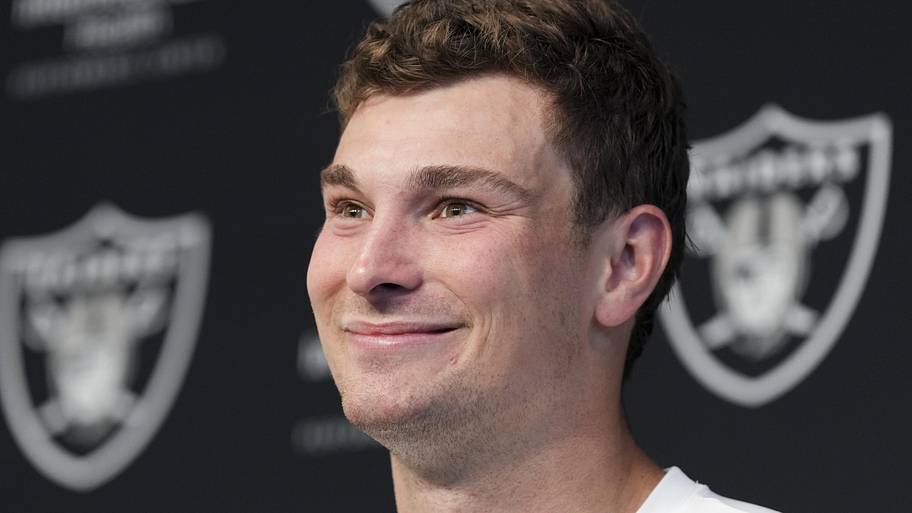 Chiefs crack a smile as Raiders plan to bench No. 1 pick Fernando Mendoza